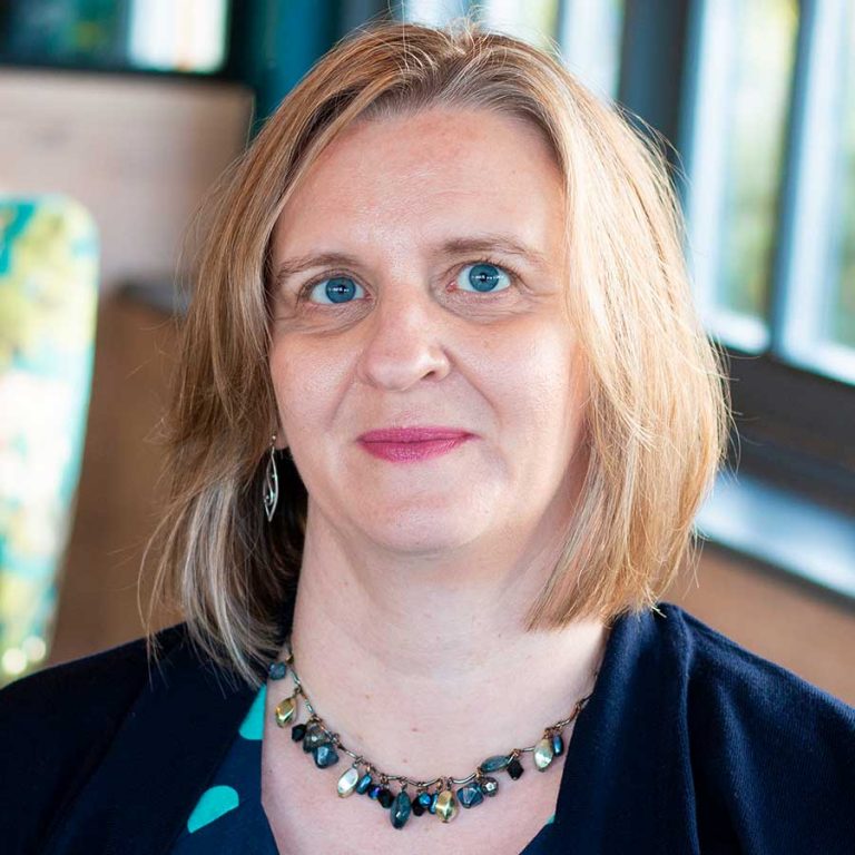 Meet Amanda Harris - She will never...